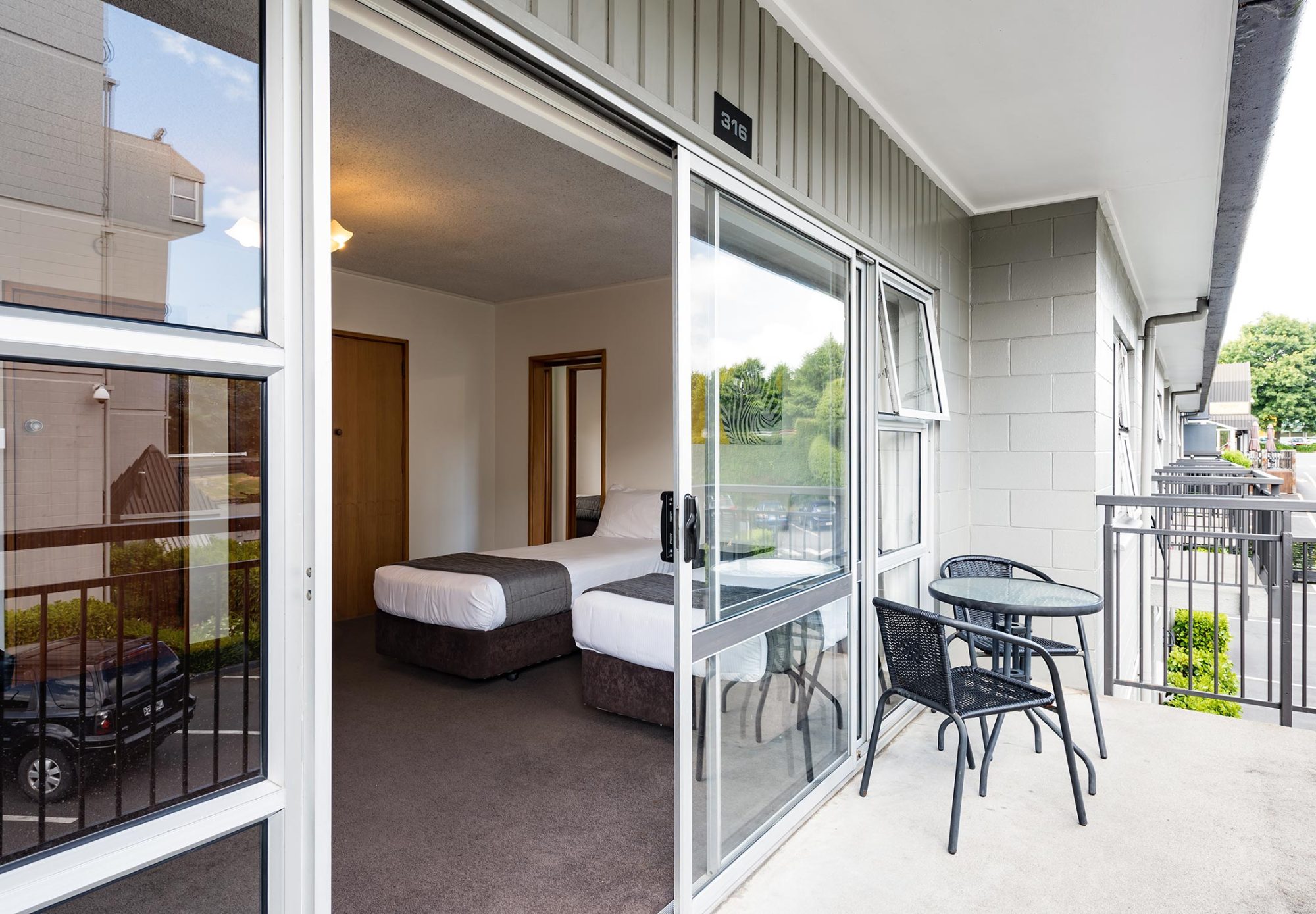 Family Motel Rooms - Heartland Ambassador Hotel Hamilton