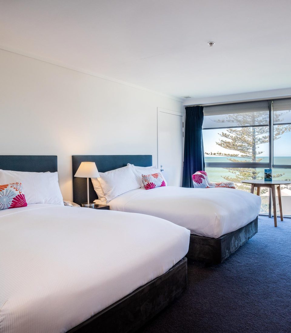 The Curve Restaurant & Bar at Scenic Hotel Te Pania | Napier NZ